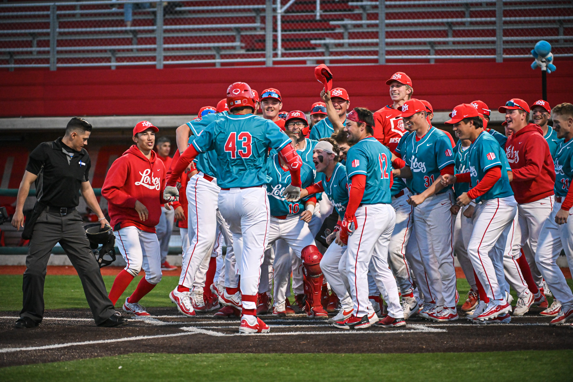 Lobos Sweep DH with Jackrabbits, Take Series 3-1 - New Mexico Lobos ...