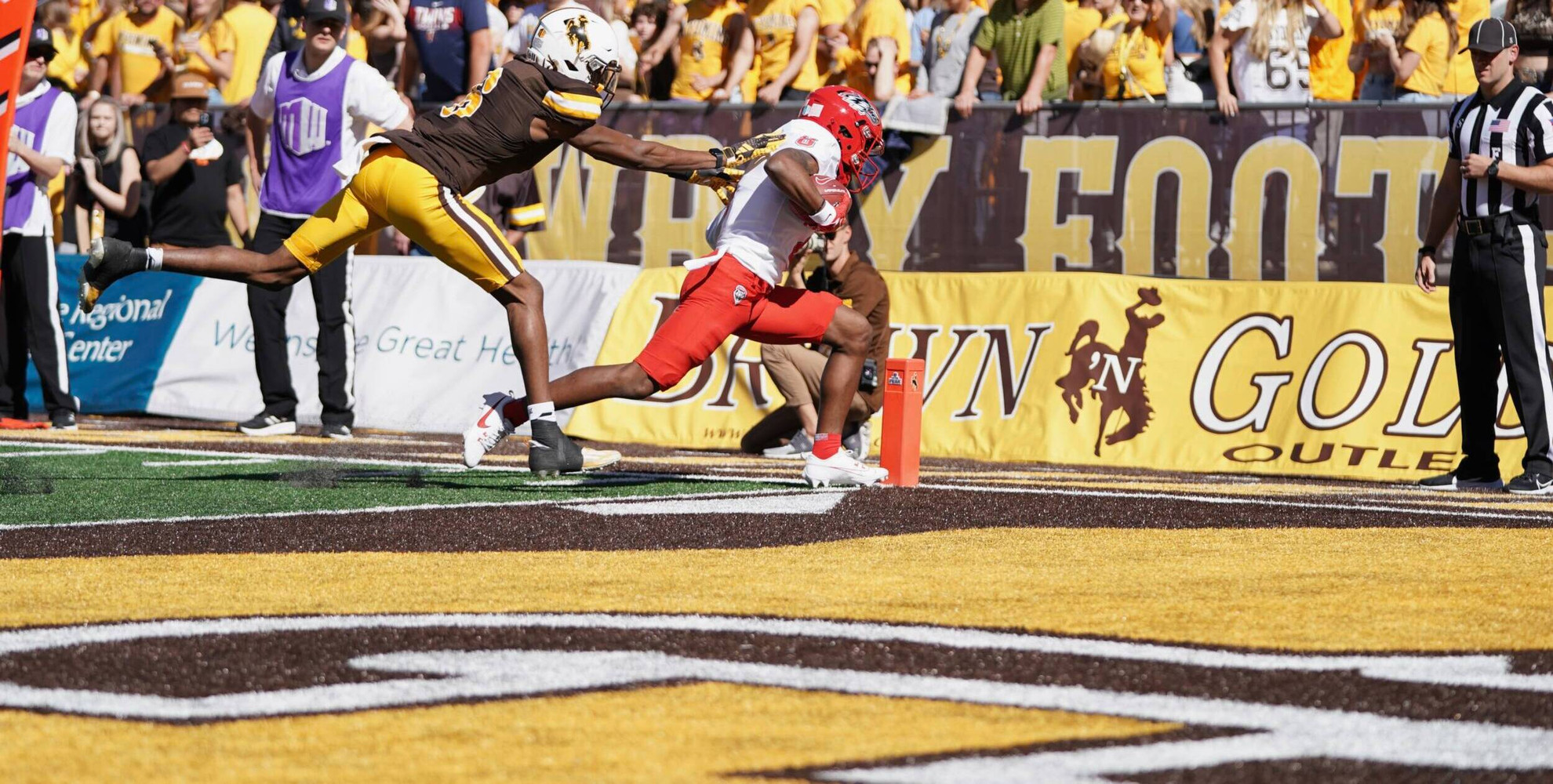 Wyoming Uses Big Plays to Edge UNM 35-26 - New Mexico Lobos - Official ...
