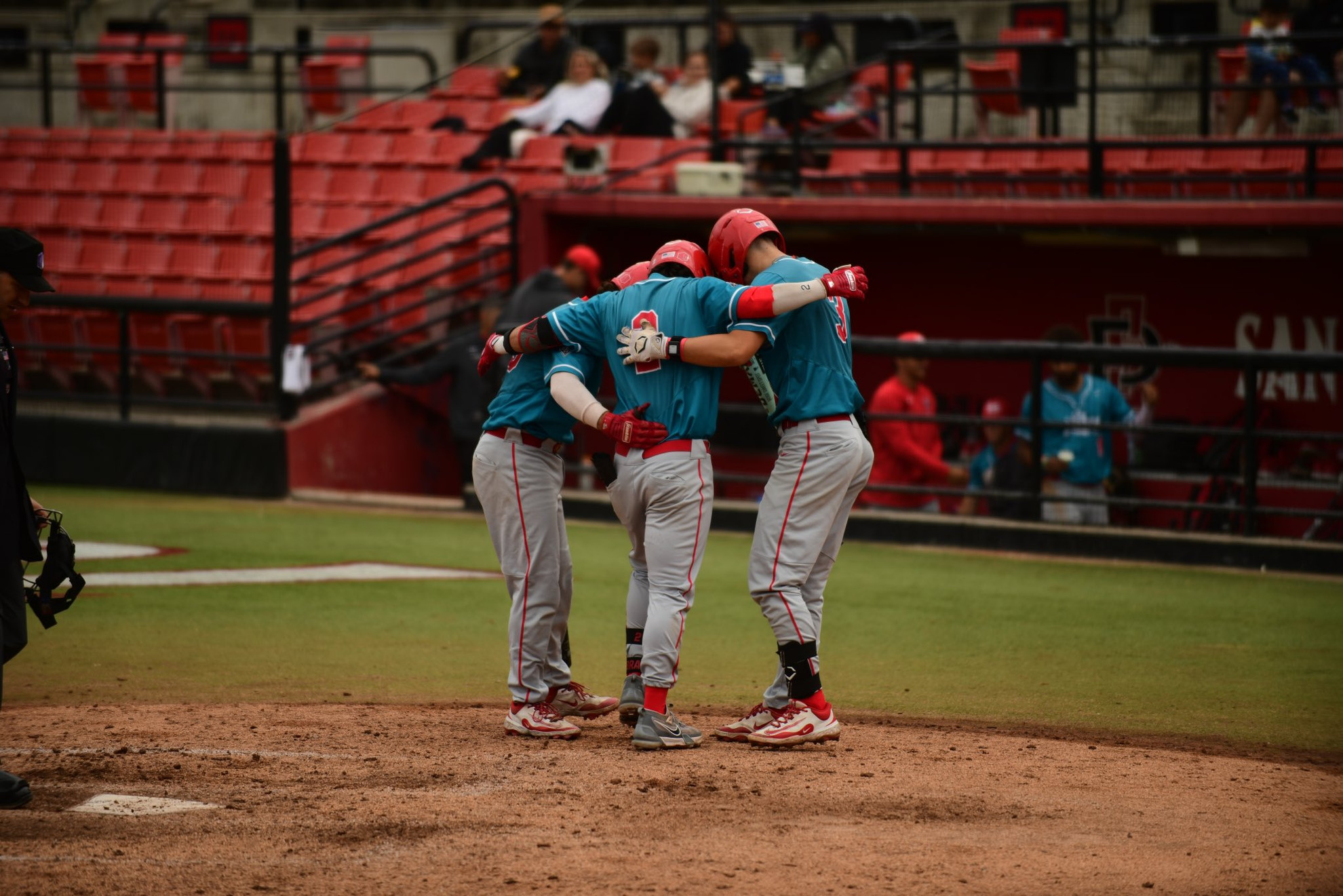Lobos Complete Sweep of SDSU, 15-7 - New Mexico Lobos - Official ...