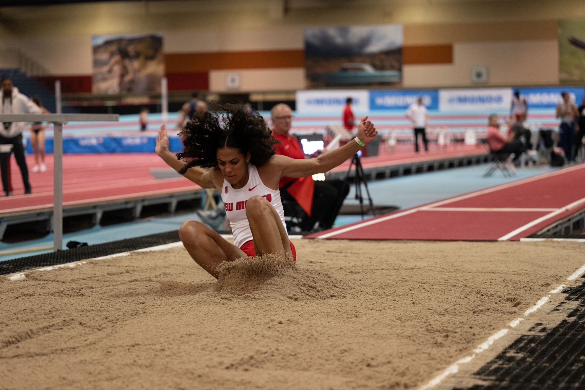 White breaks long jump record, men’s 4×4 strikes again at NM Collegiate ...