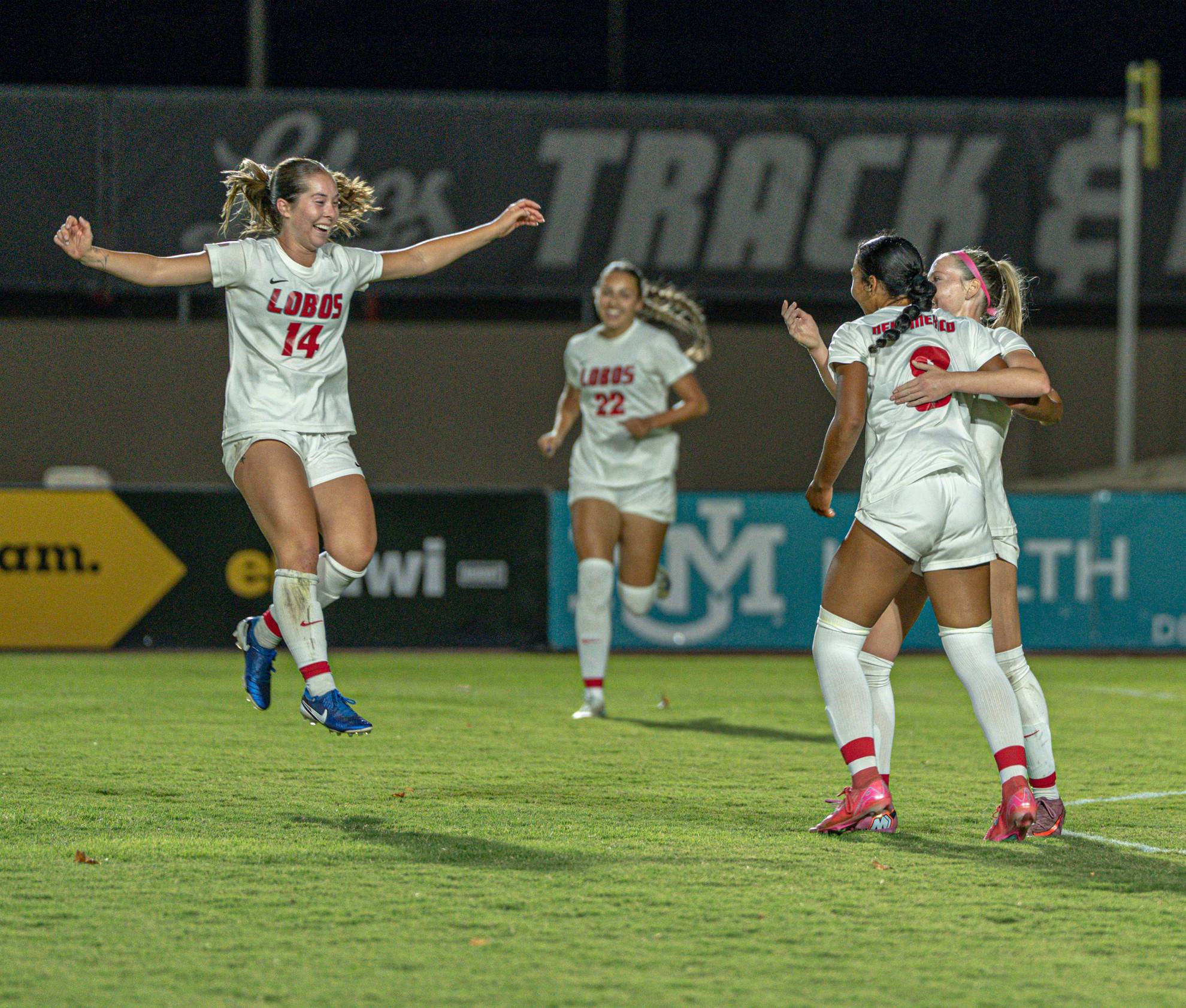 Lobos Withstand Delay to Defeat Lopes - New Mexico Lobos - Official ...