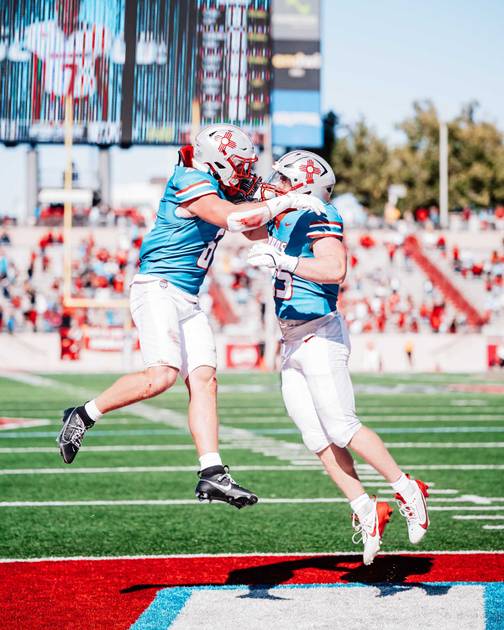 Lobos Fire on All Cylinders to Down Utah State, 33-14 - New Mexico ...