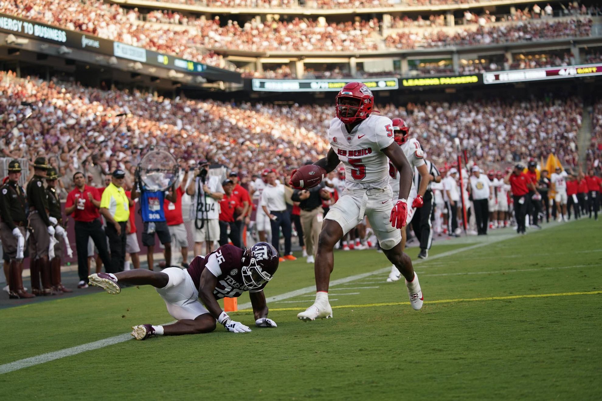 No. 23/25 Texas A&M Defeats UNM 52-10 - New Mexico Lobos - Official ...